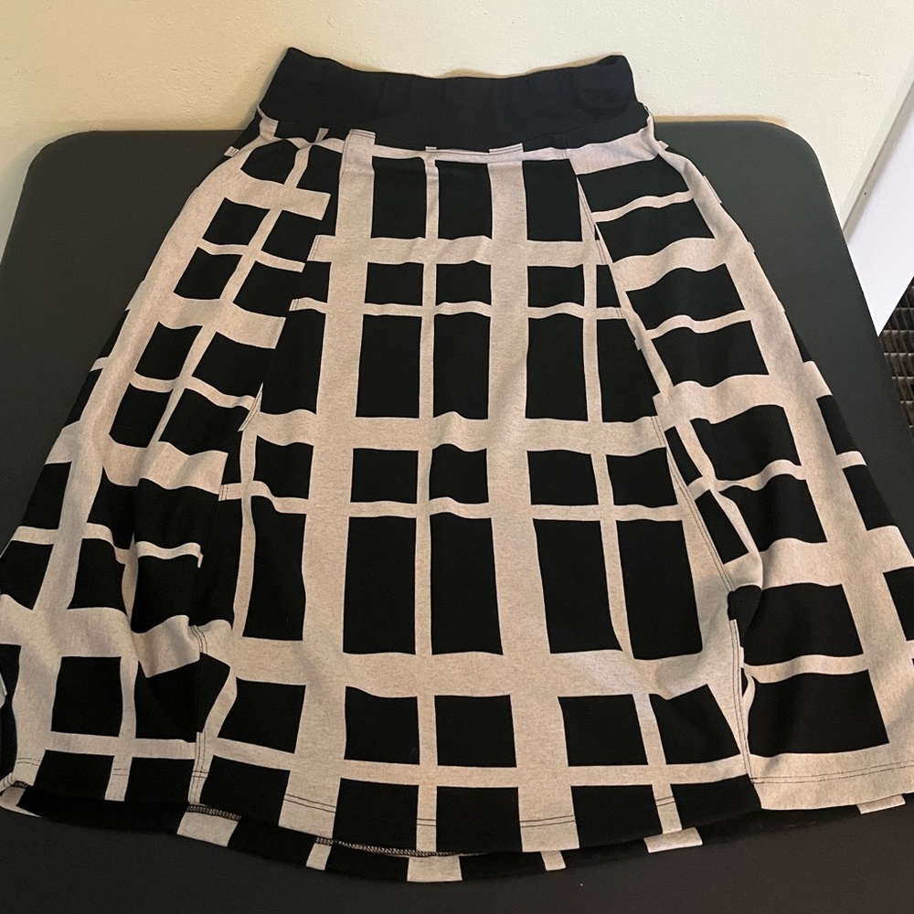 Eleven Stitch Design Black And Ivory Bubble Hem Skirt… - Gem